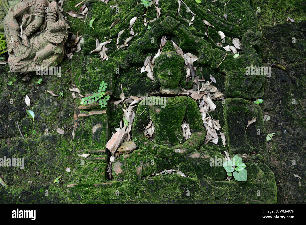 Moss Old Statue High Resolution Stock Photography and Images - Alamy