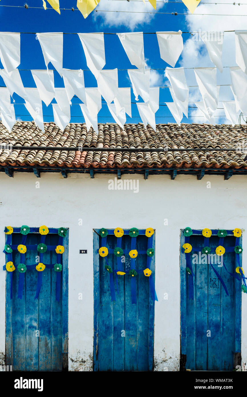 Over hanging roof structure hi-res stock photography and images - Alamy