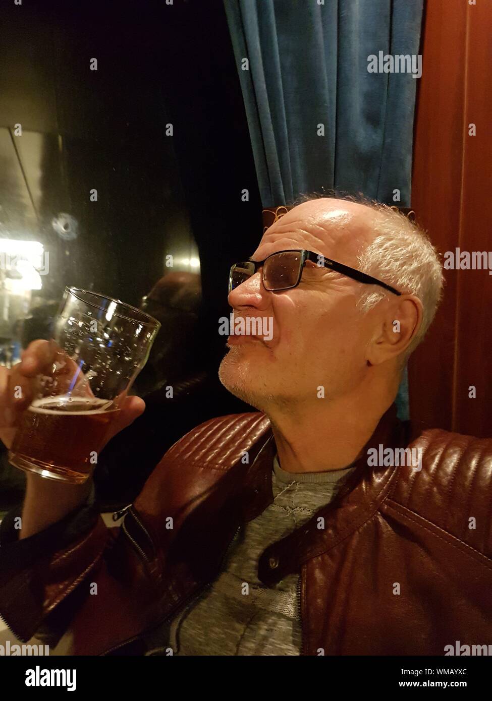 Man drinking alcohol hi-res stock photography and images - Alamy