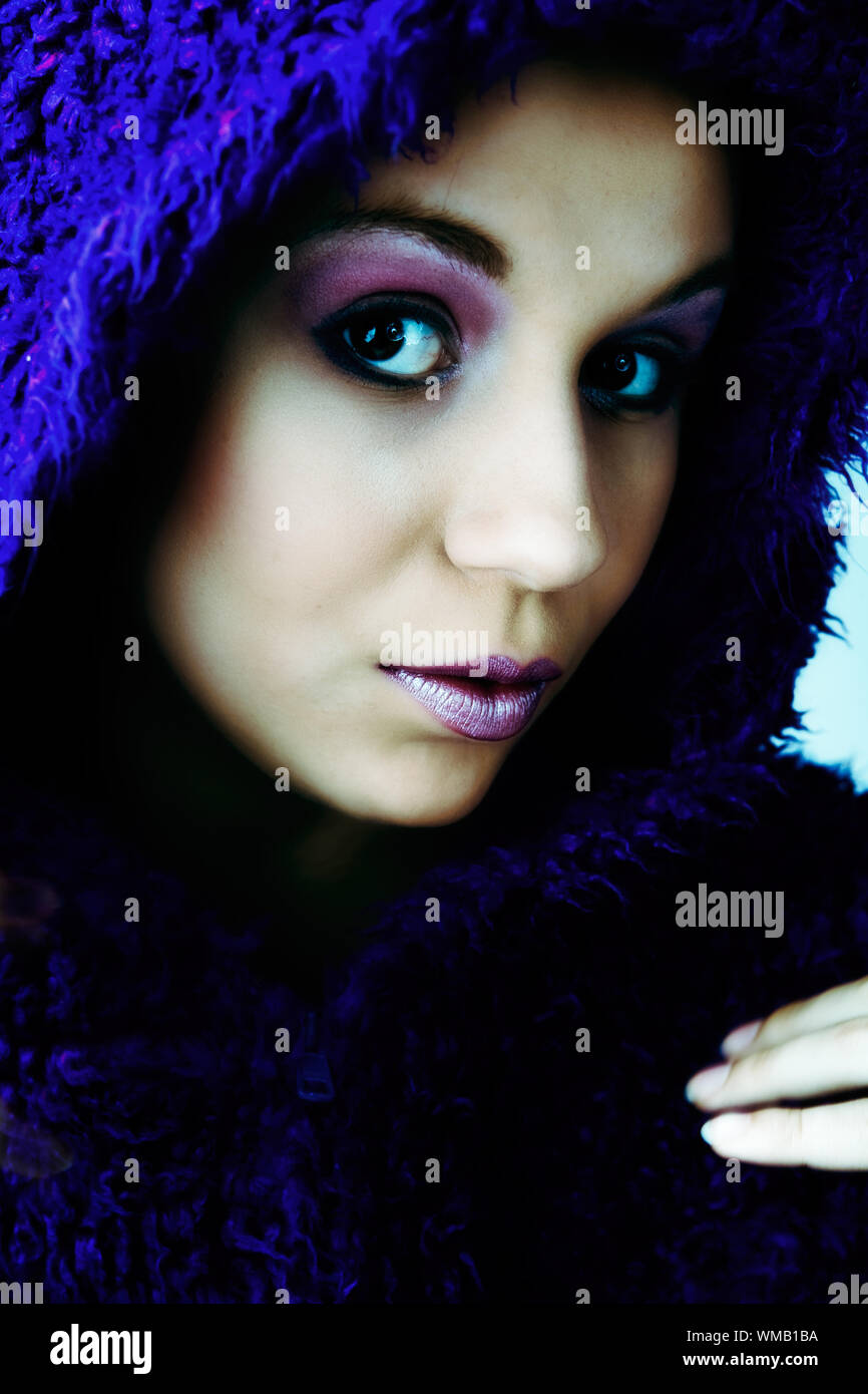 Hypnotizing a woman hi-res stock photography and images - Alamy