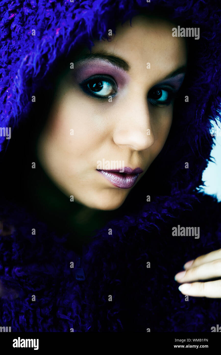Young woman with a hypnotizing look Stock Photo - Alamy