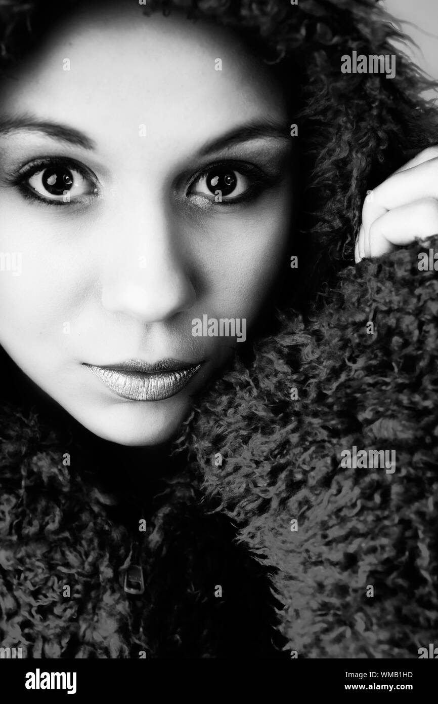 Hypnotizing a woman hi-res stock photography and images - Alamy