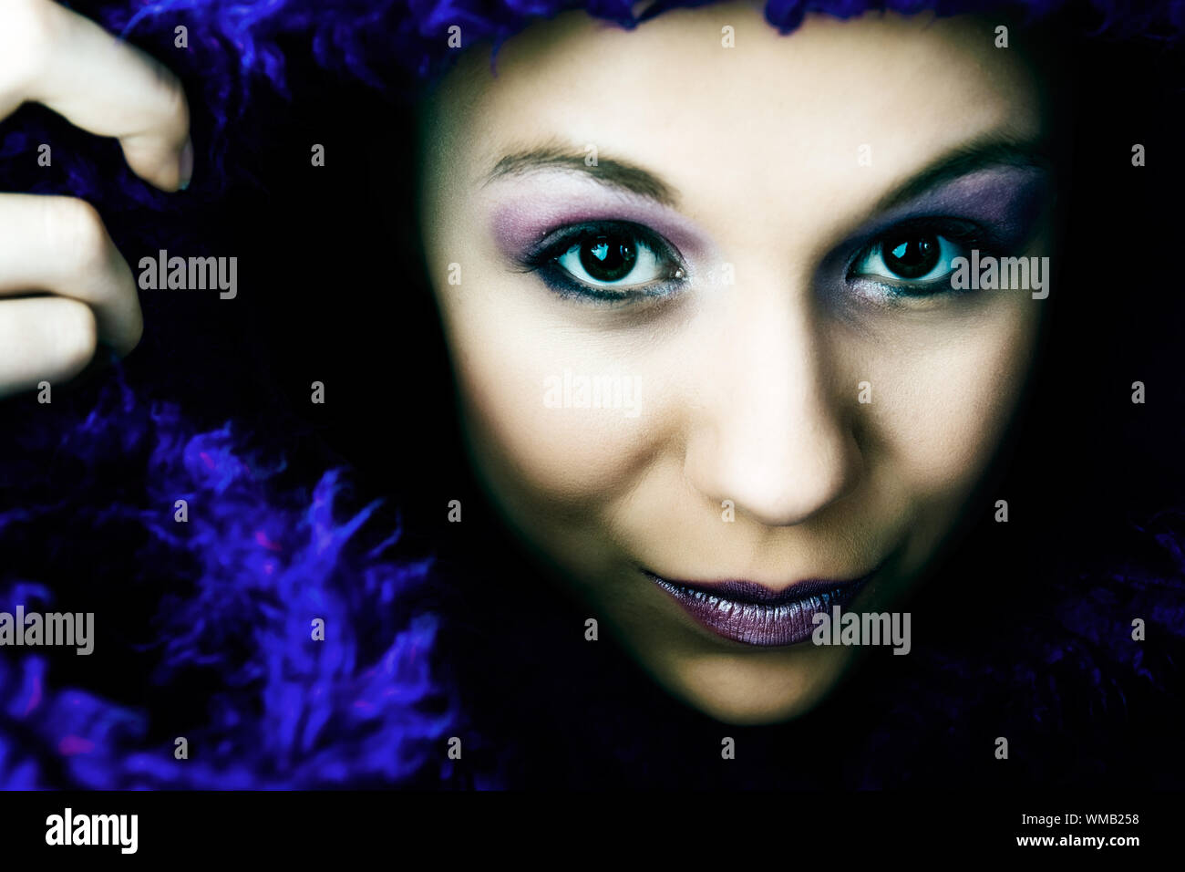 Hypnotizing a woman hi-res stock photography and images - Alamy