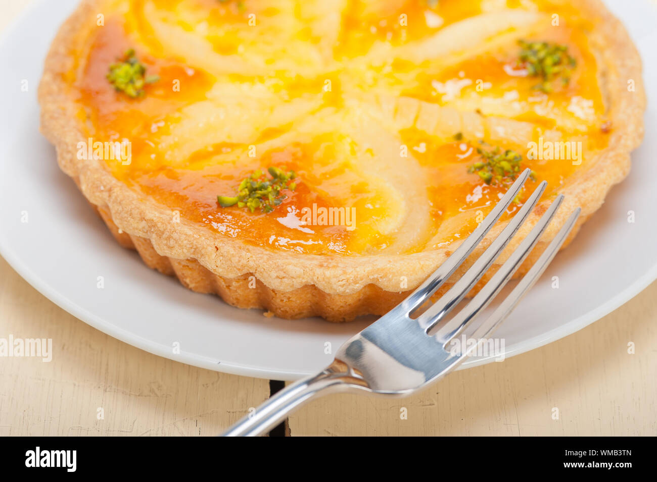 fresh home baked pears pie dessert cake tart Stock Photo - Alamy