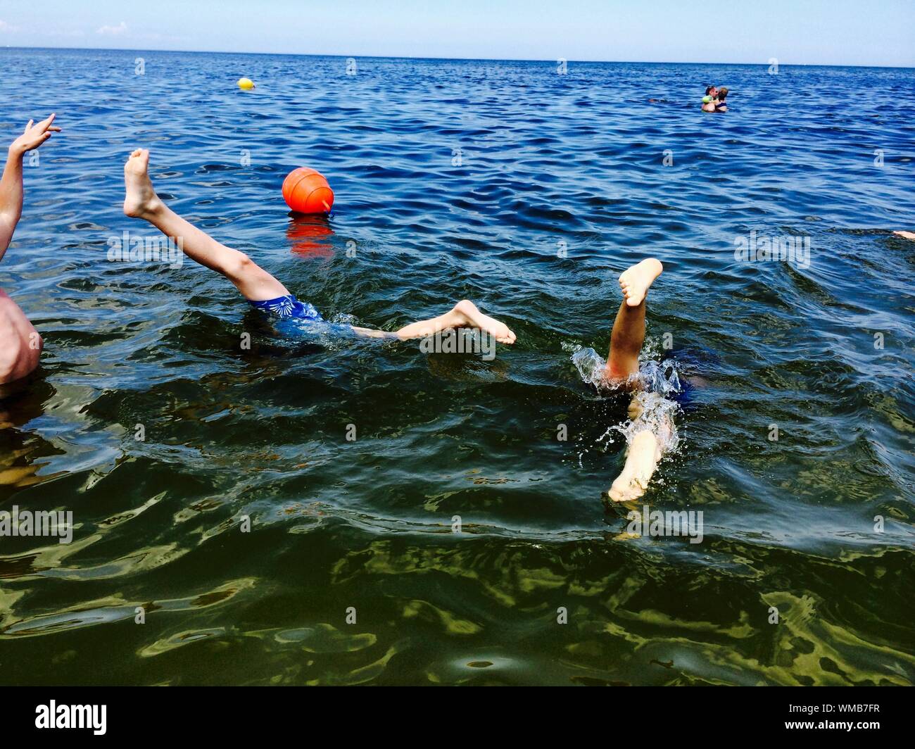People swimming hi-res stock photography and images - Alamy
