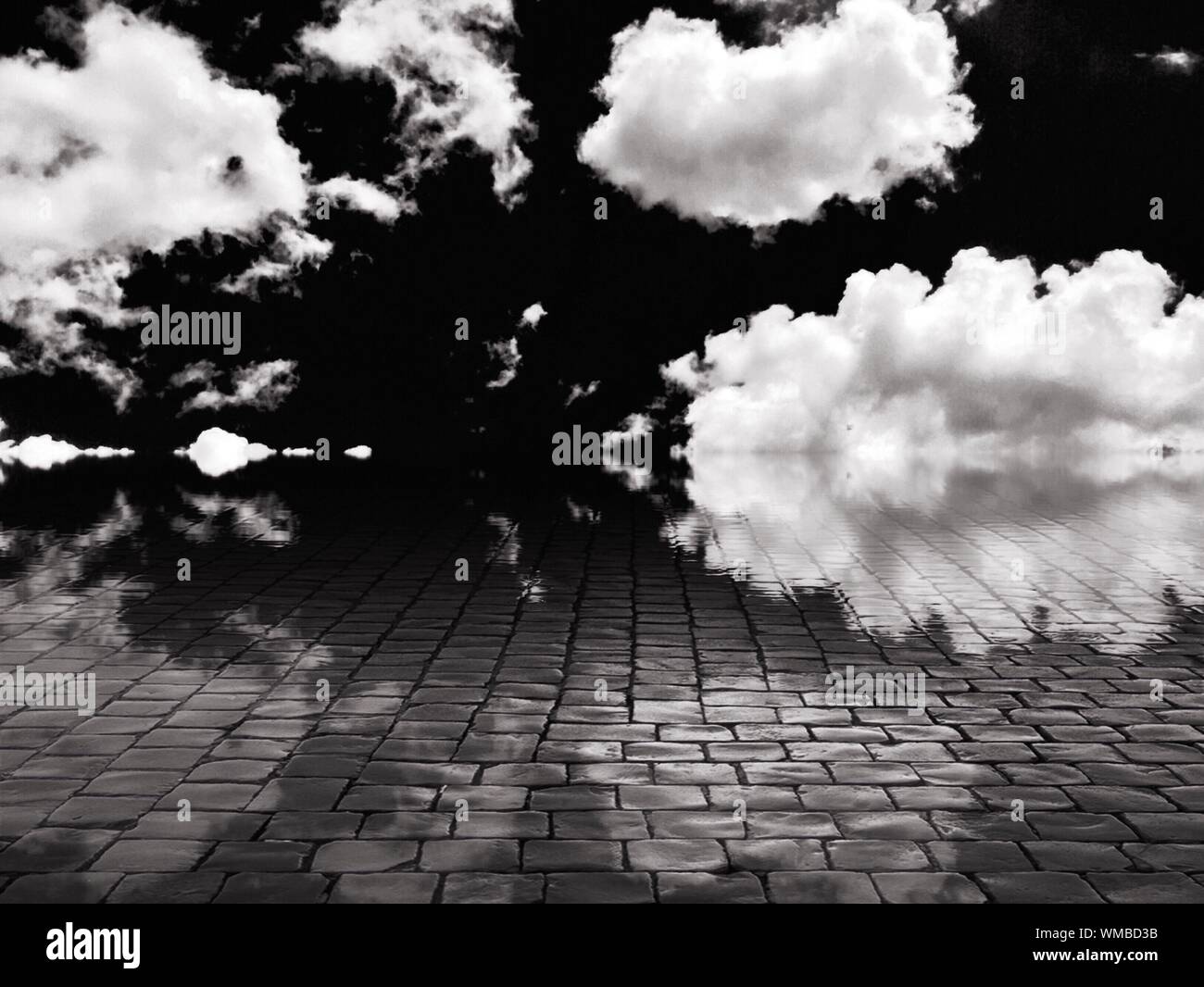 Idyllic cobbled street hi-res stock photography and images - Alamy