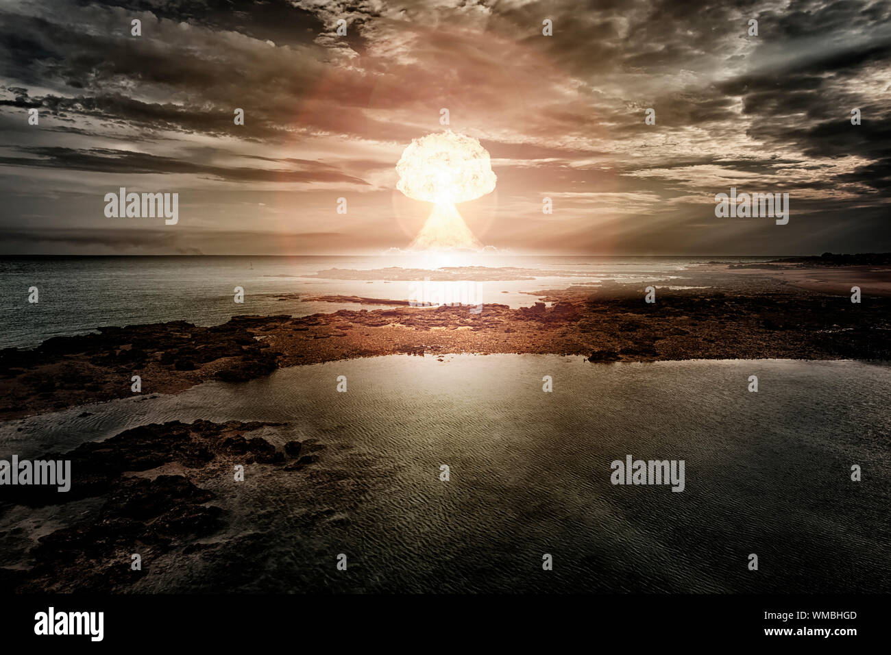 An image of a nuclear bomb explosion Stock Photo - Alamy