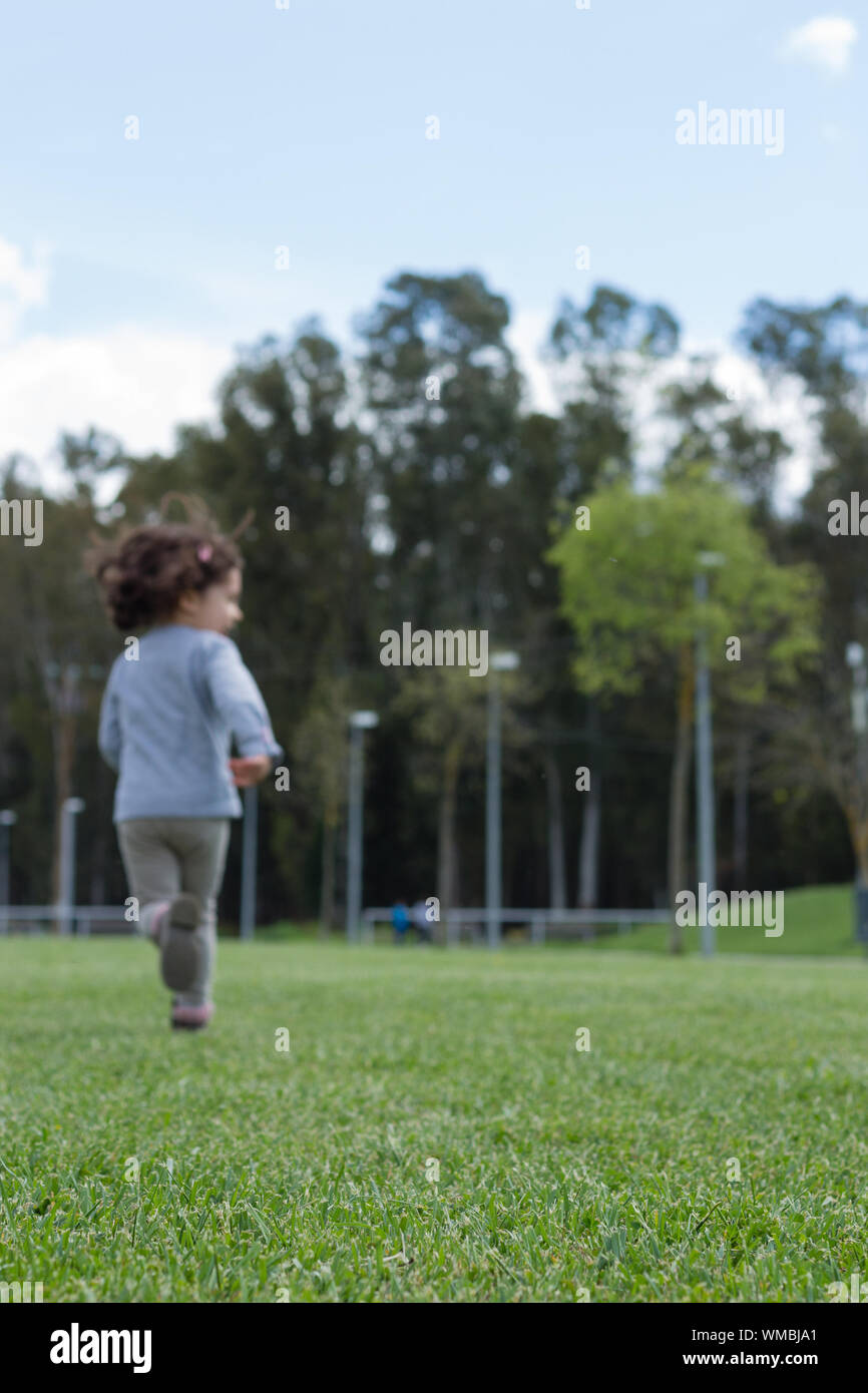Girls running soccer hi-res stock photography and images - Alamy