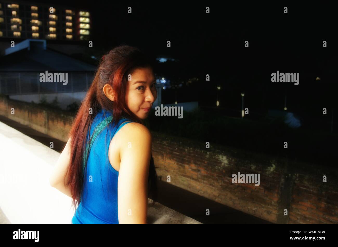 People looking over balcony hi-res stock photography and images - Alamy