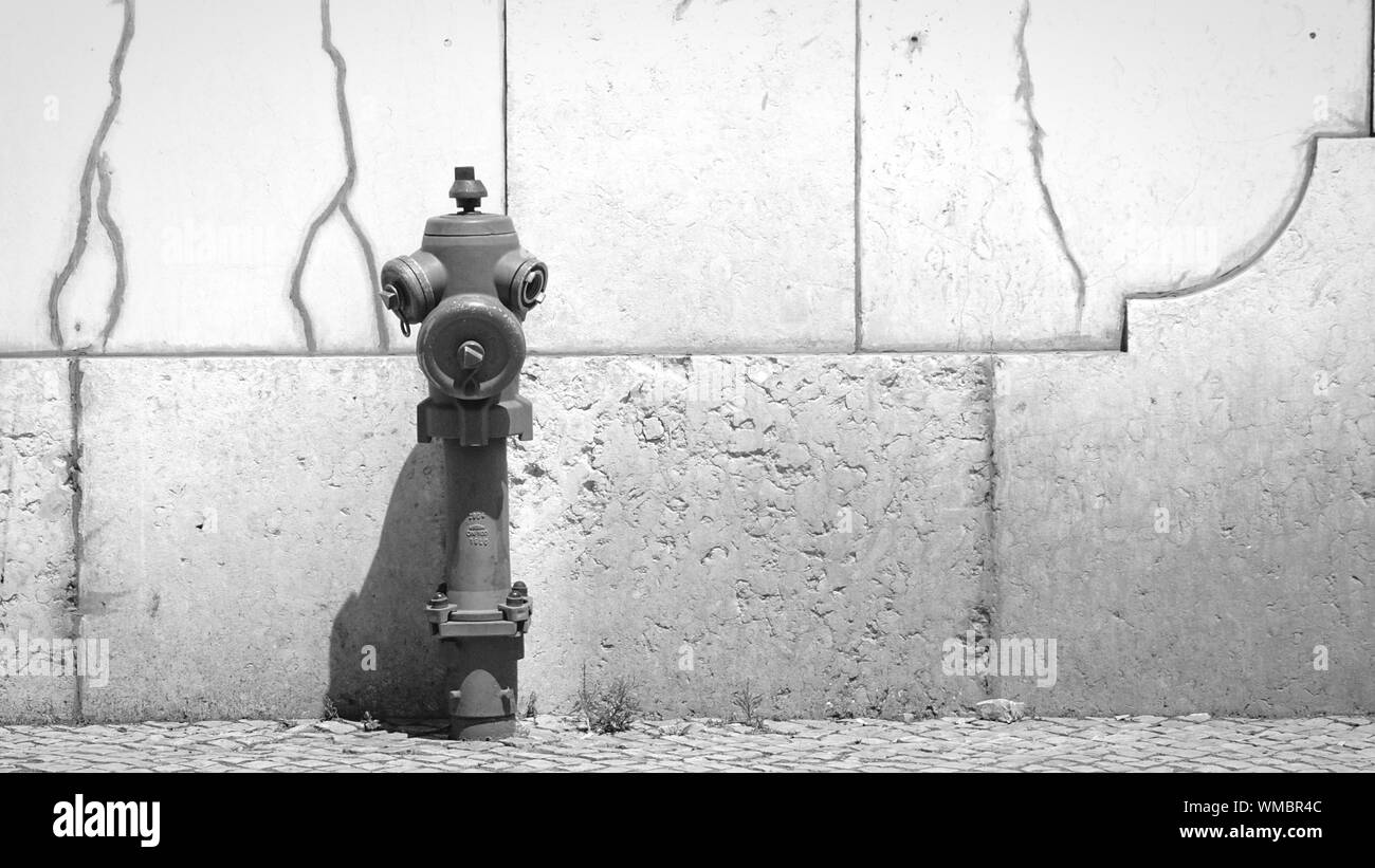 Single fire hydrant hi-res stock photography and images - Alamy