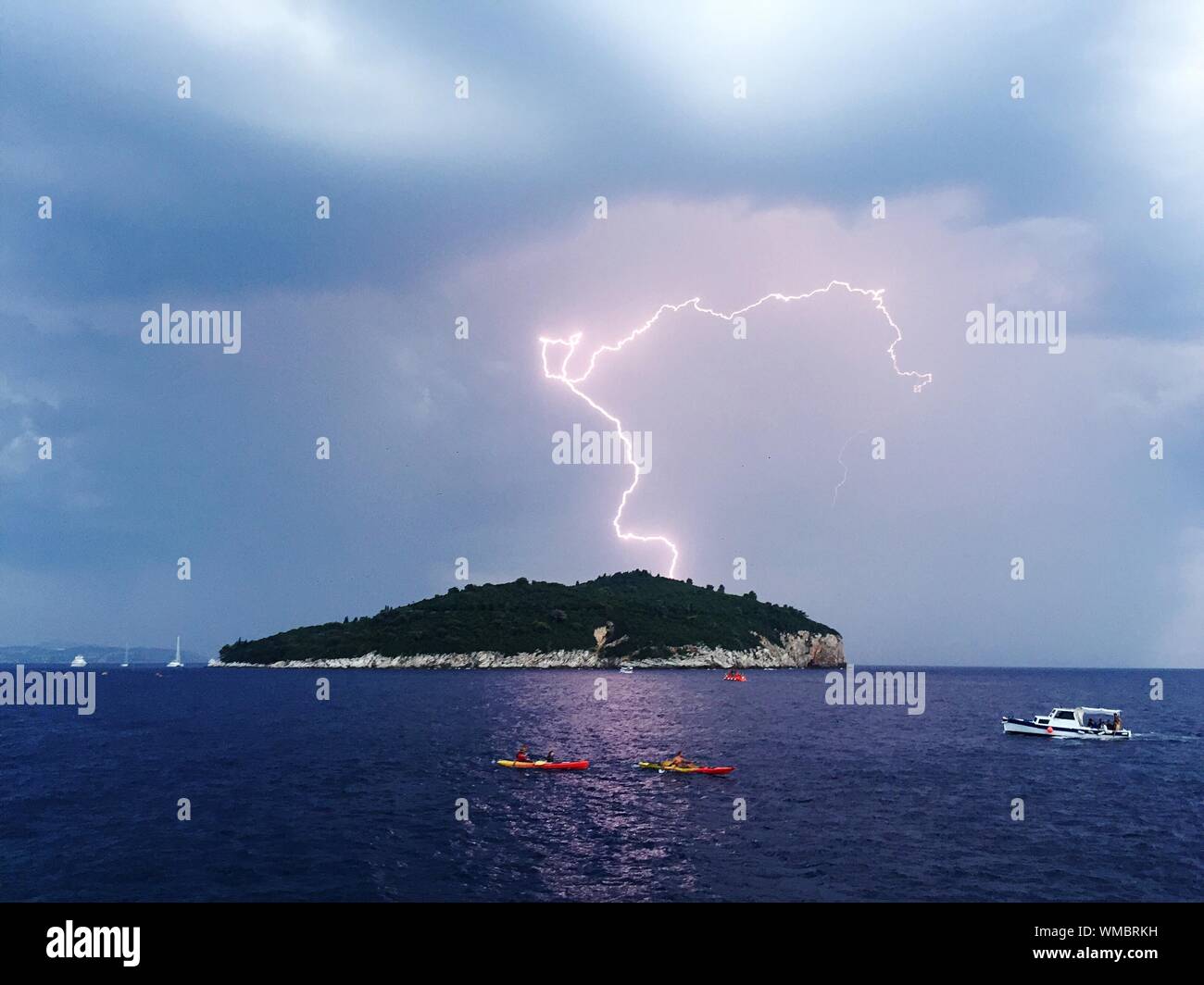 Lightning at sea hi-res stock photography and images - Alamy