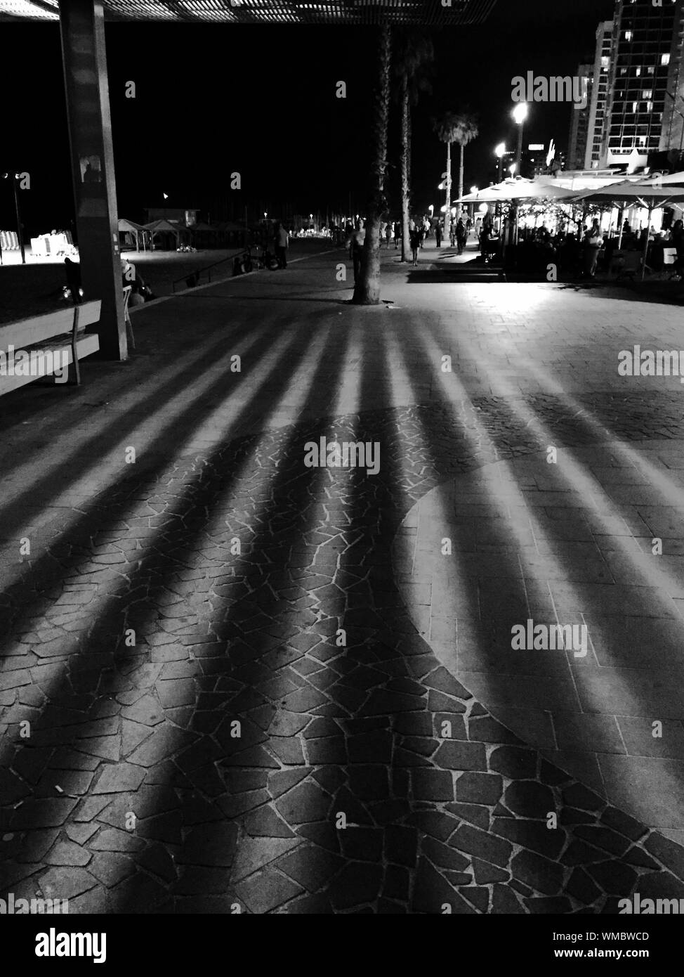 Falling to ground hi-res stock photography and images - Alamy