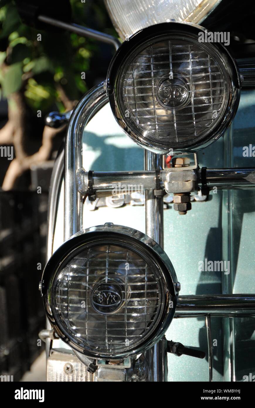 Vintage headlights hi-res stock photography and images - Alamy