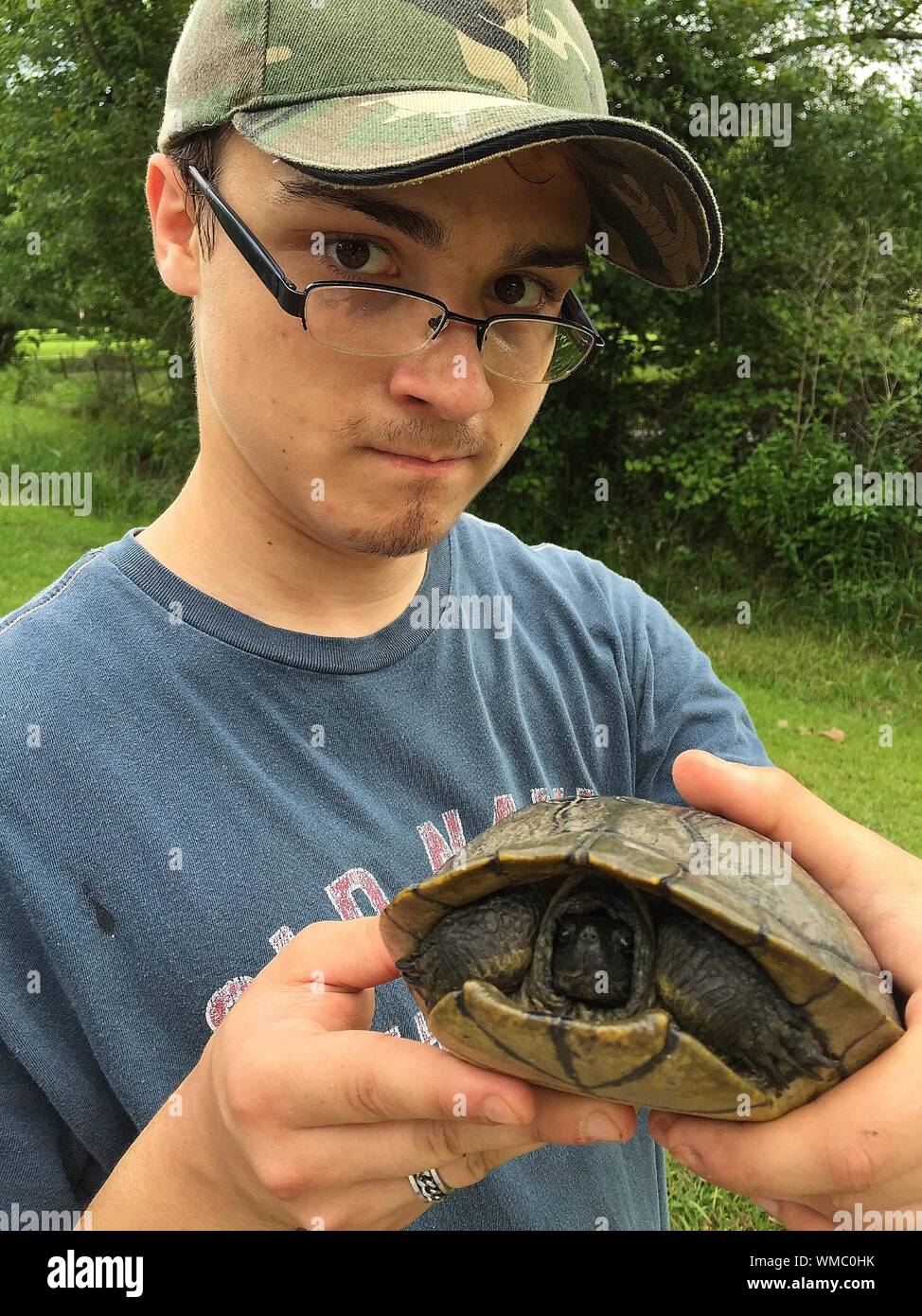 Man holding turtle hi-res stock photography and images - Alamy