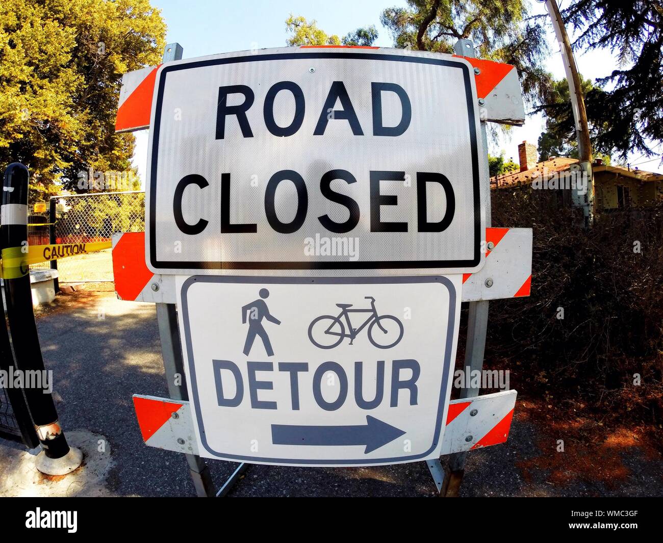 Walkway road sign hi-res stock photography and images - Alamy