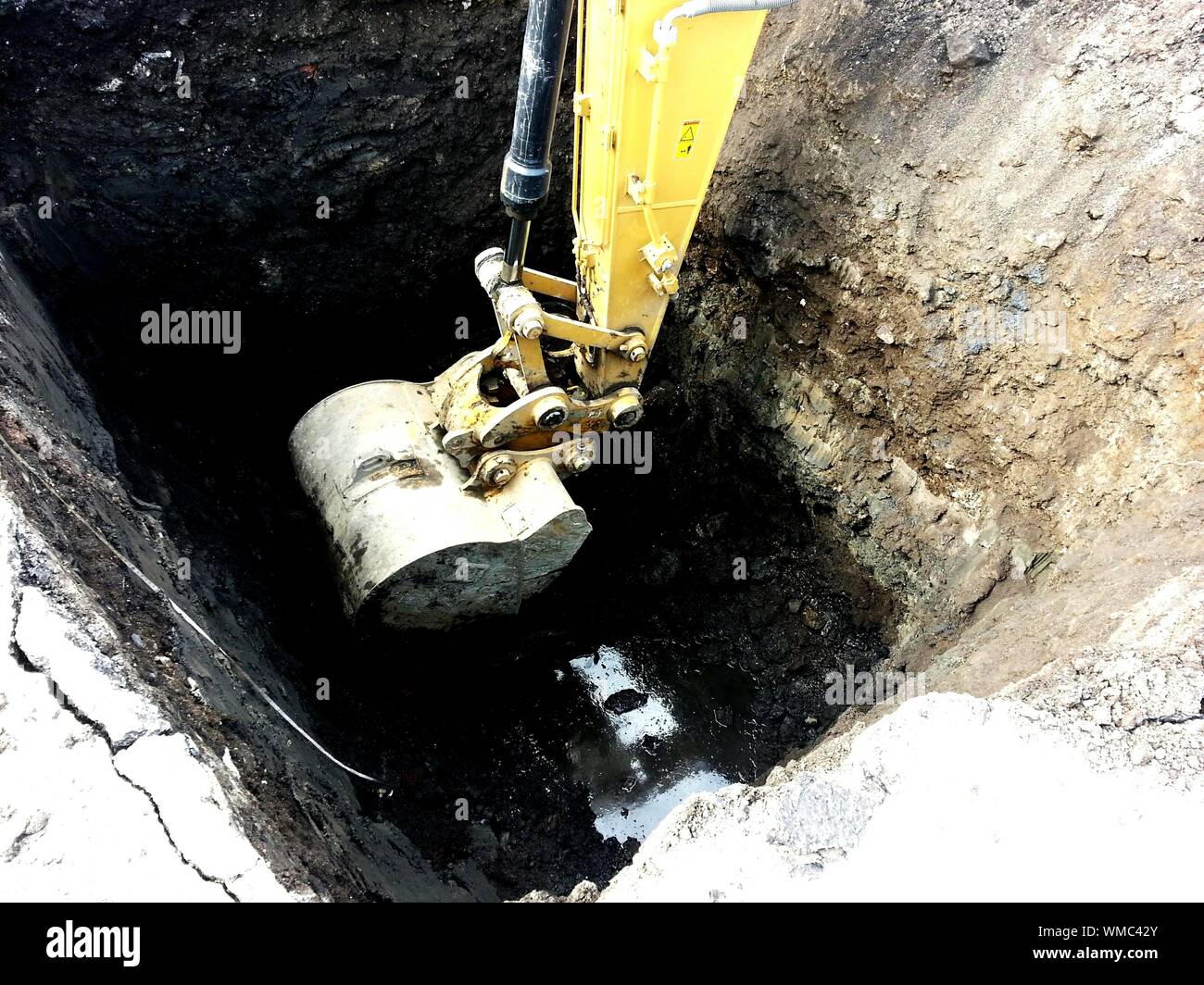 Earth digging hi-res stock photography and images - Alamy