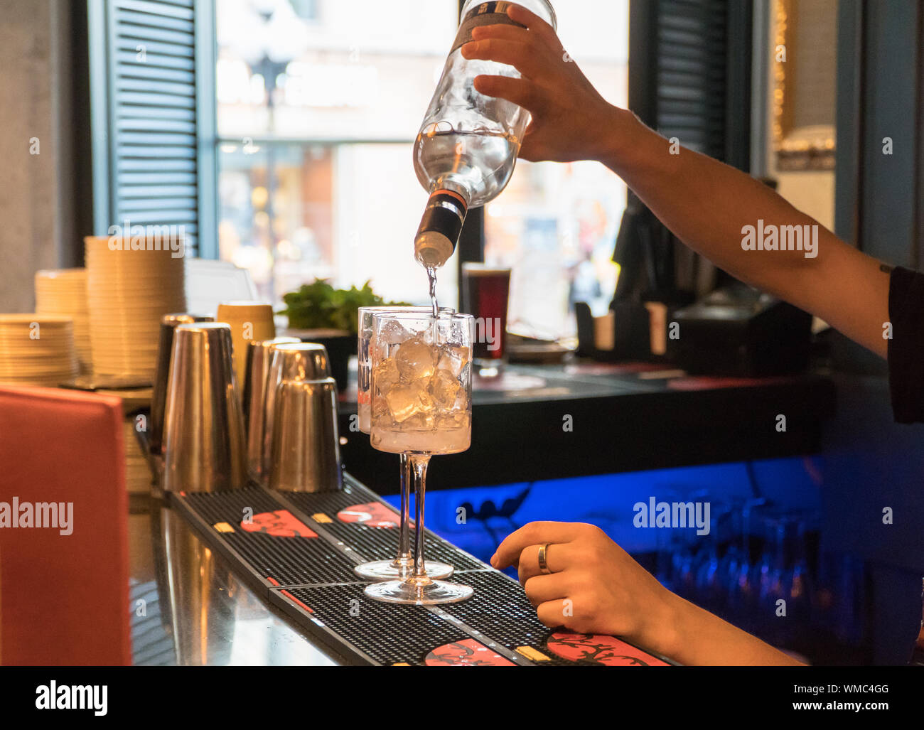 Barman making alcohol cocktail close hi-res stock photography and ...