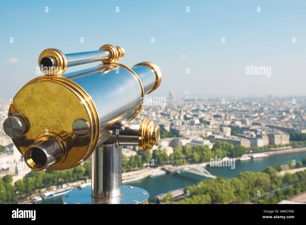 Telescope on the eiffel tower hi-res stock photography and images - Alamy