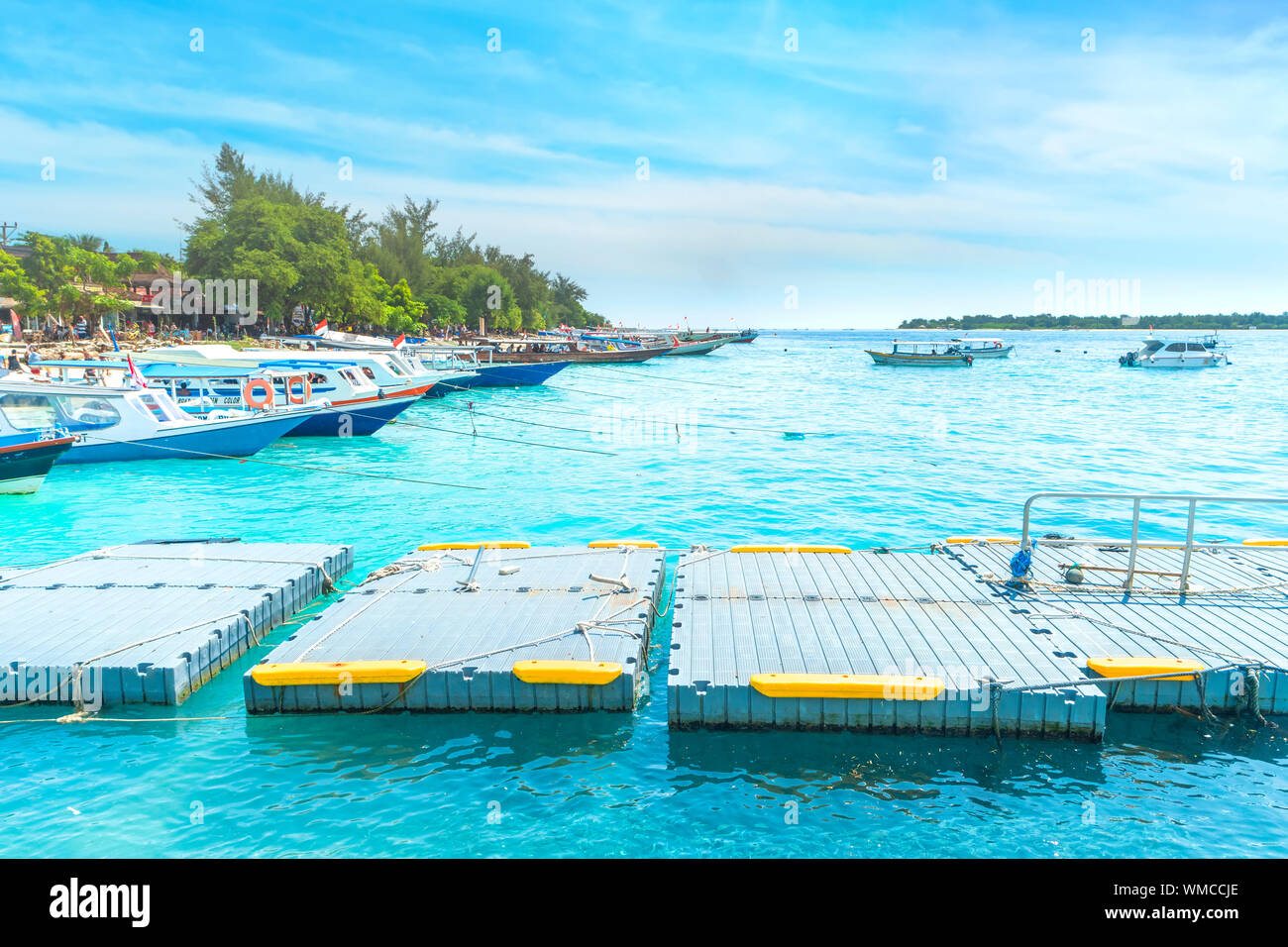 Islands floating on sea hi-res stock photography and images - Alamy