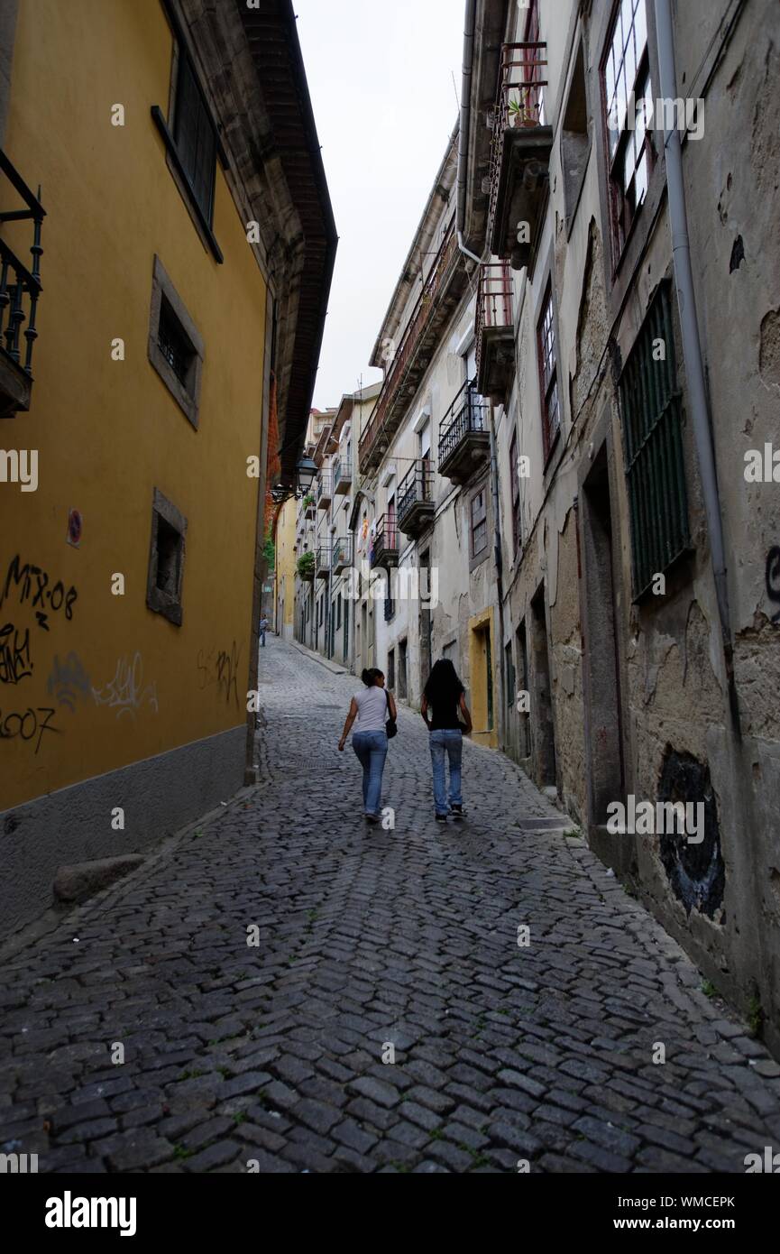 Women walking street hi-res stock photography and images - Alamy