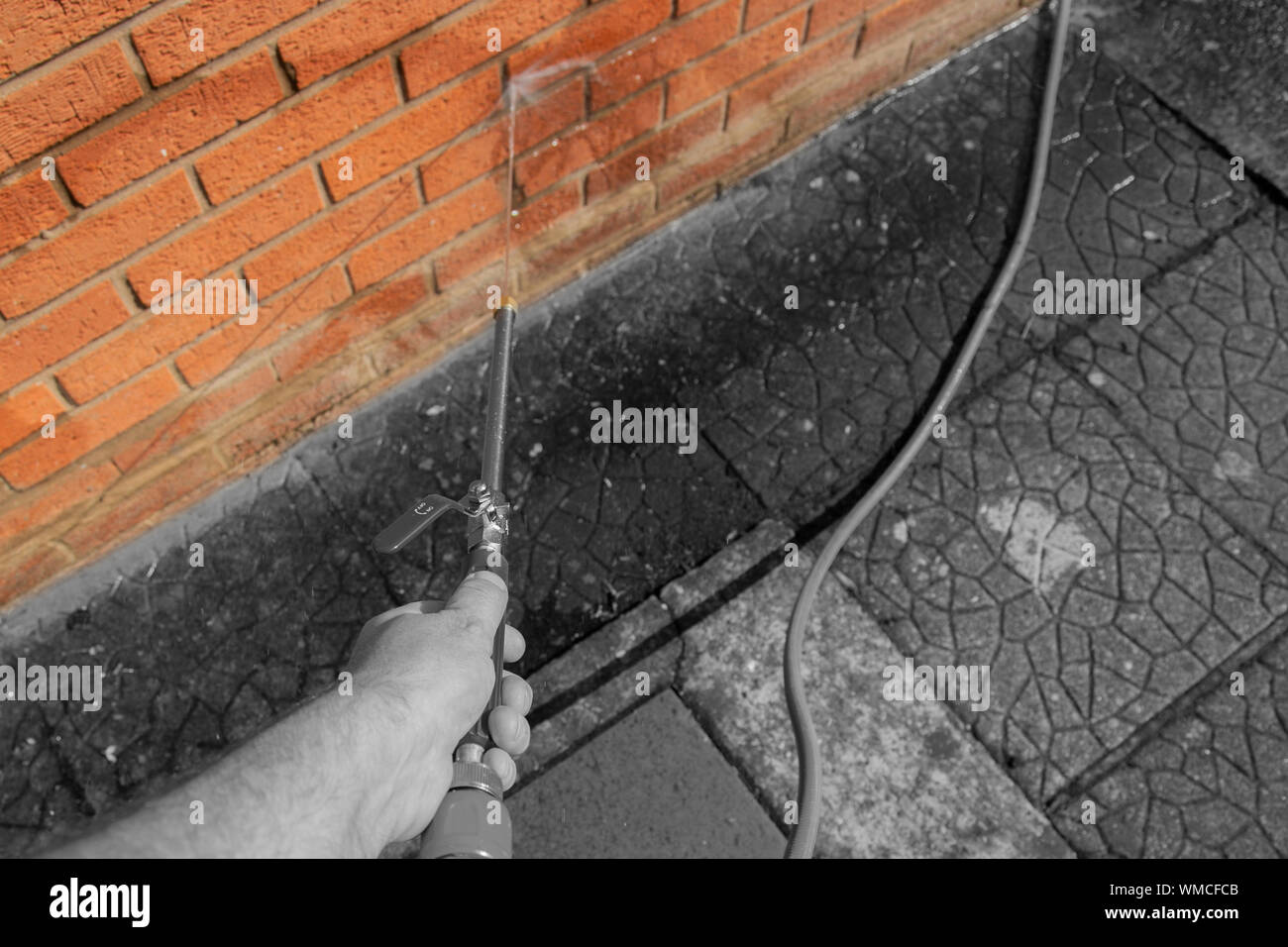 Man pressure washing a wall hi-res stock photography and images - Alamy