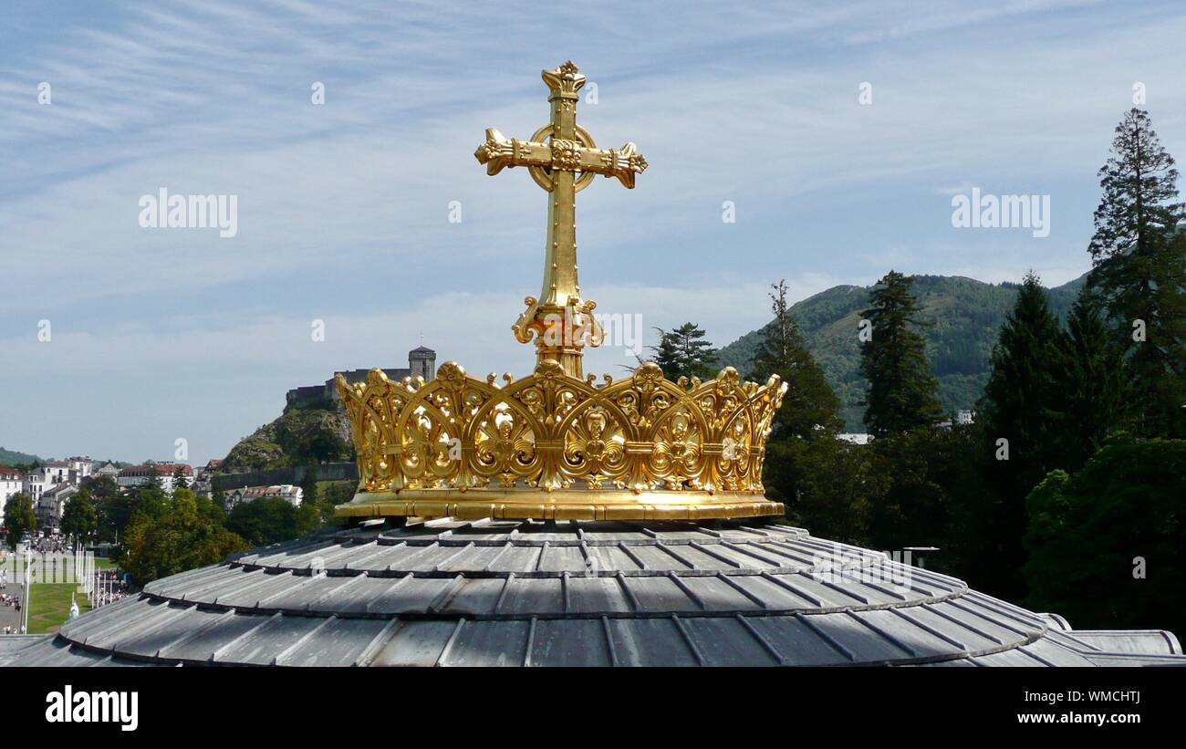 Cross on top hi-res stock photography and images - Alamy