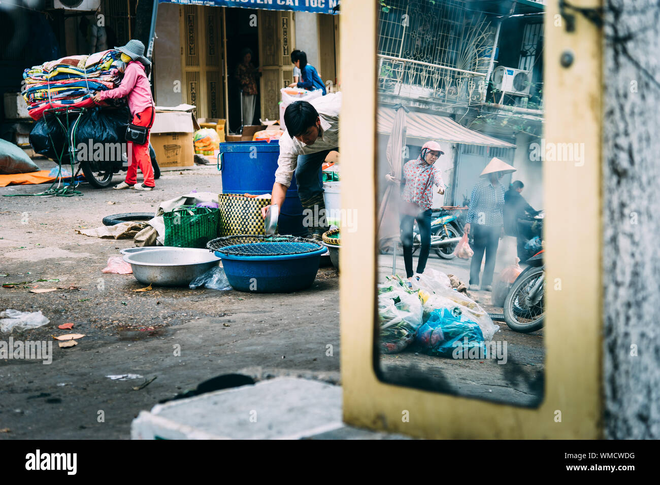 Asia people poverty hi-res stock photography and images - Alamy