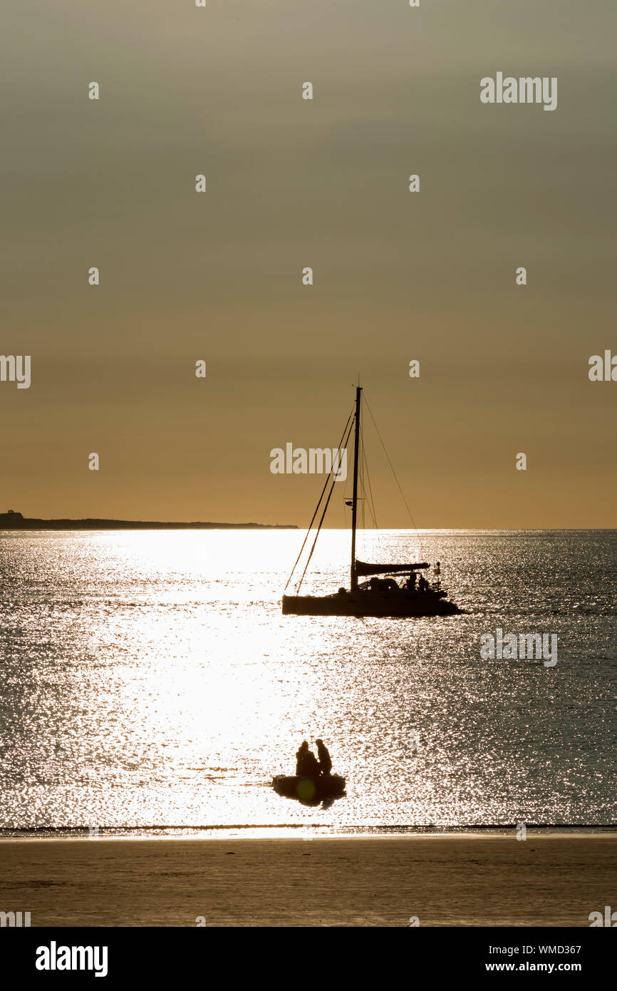 Silhouette menschen strand hi-res stock photography and images - Alamy