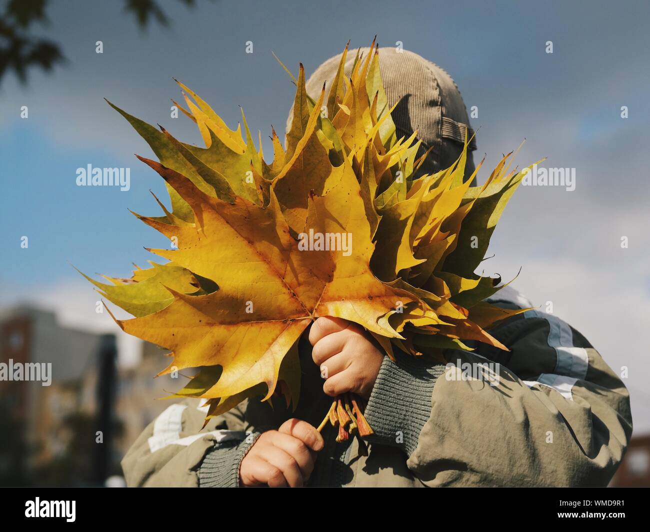 Child covering face hi-res stock photography and images - Alamy