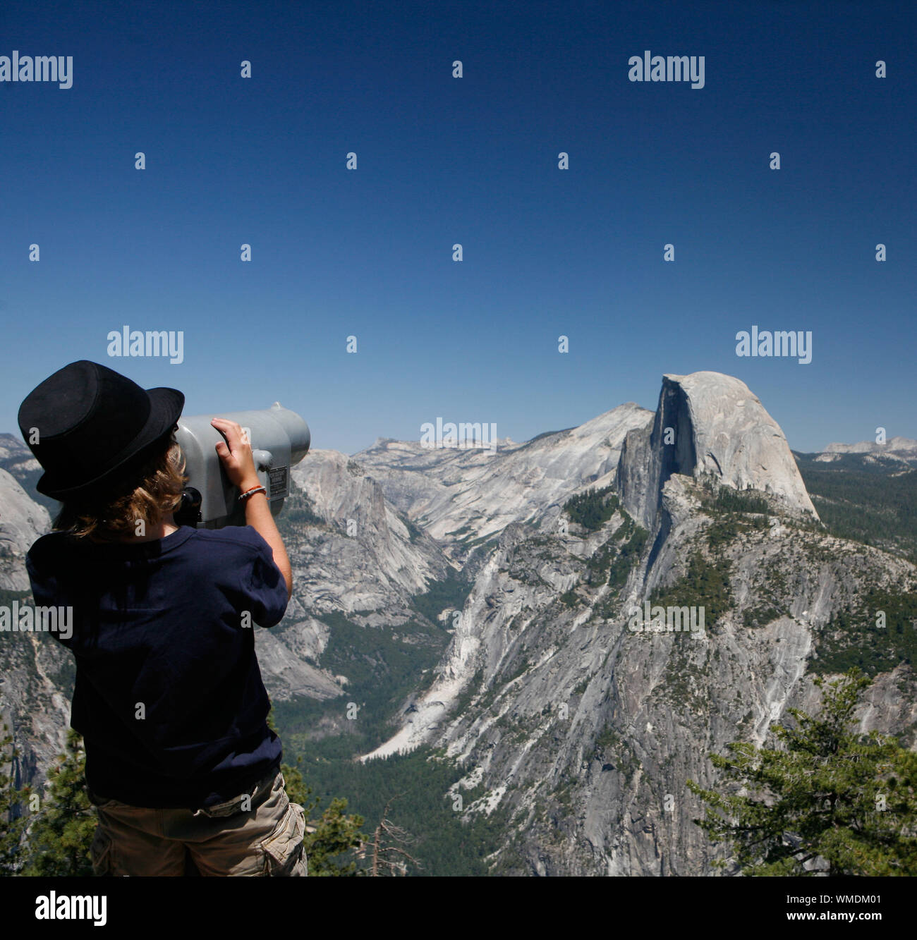 Man with telescope hi-res stock photography and images - Alamy