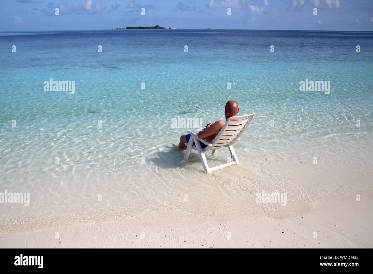 Man in chair on beach hi-res stock photography and images - Alamy
