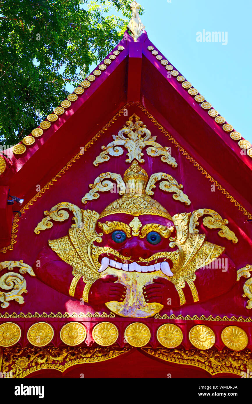 Red and gold temple hi-res stock photography and images - Alamy