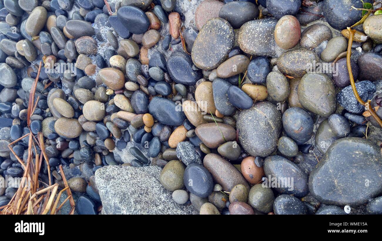 Pebble field hi-res stock photography and images - Alamy