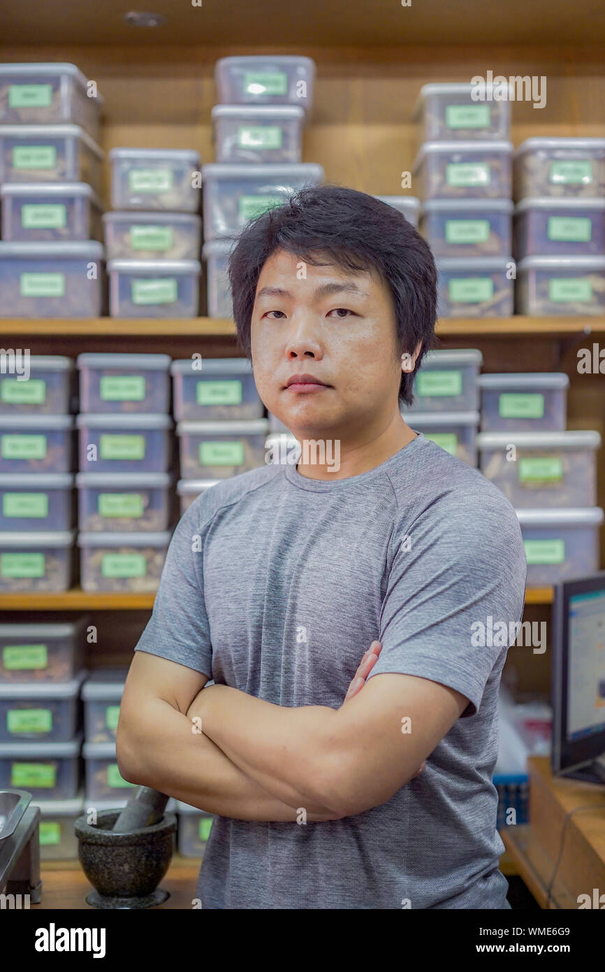 Restaurant manager angry hi-res stock photography and images - Alamy