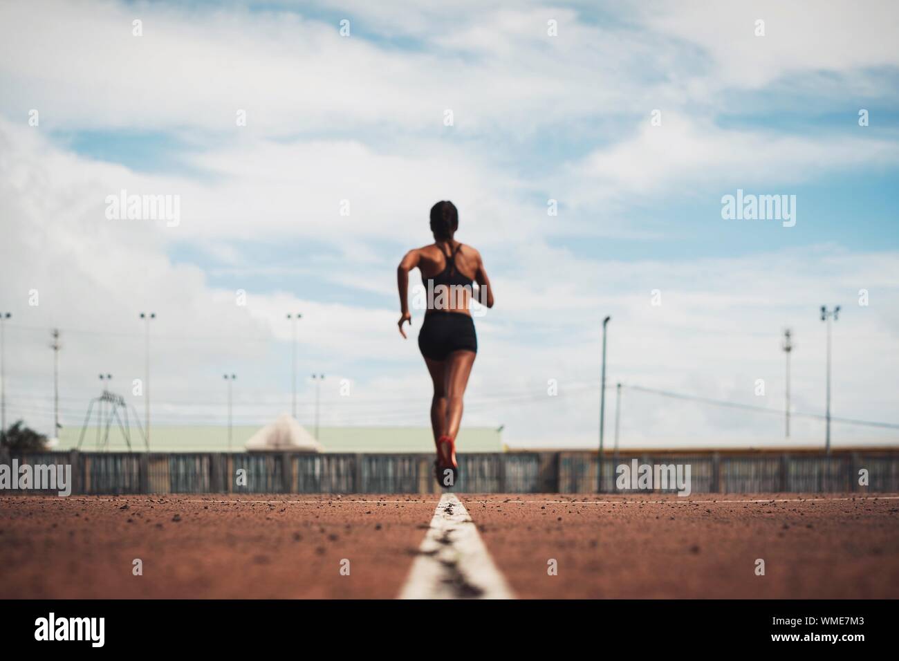Track and field athlete hi-res stock photography and images - Alamy
