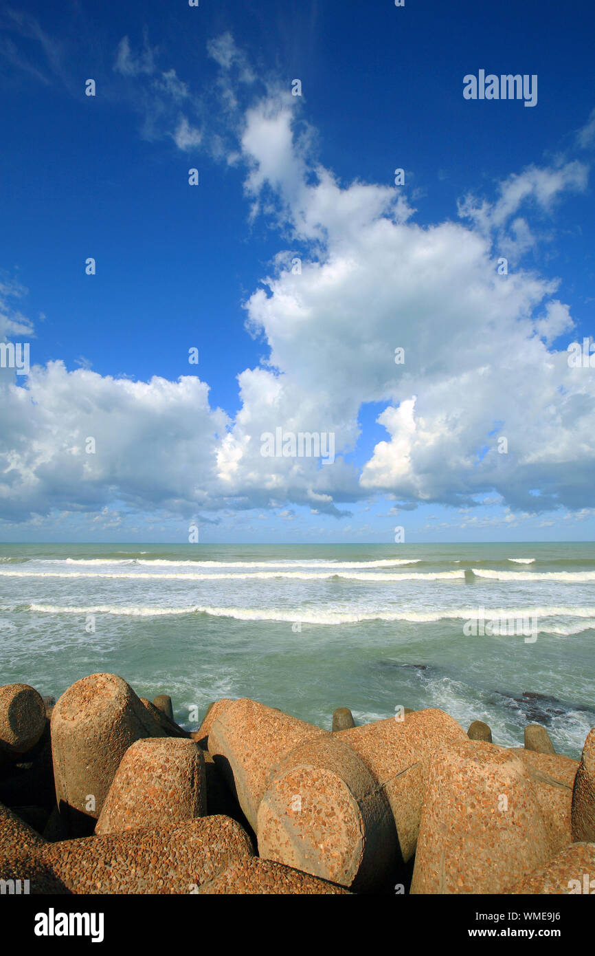 Beach cement hi-res stock photography and images - Alamy