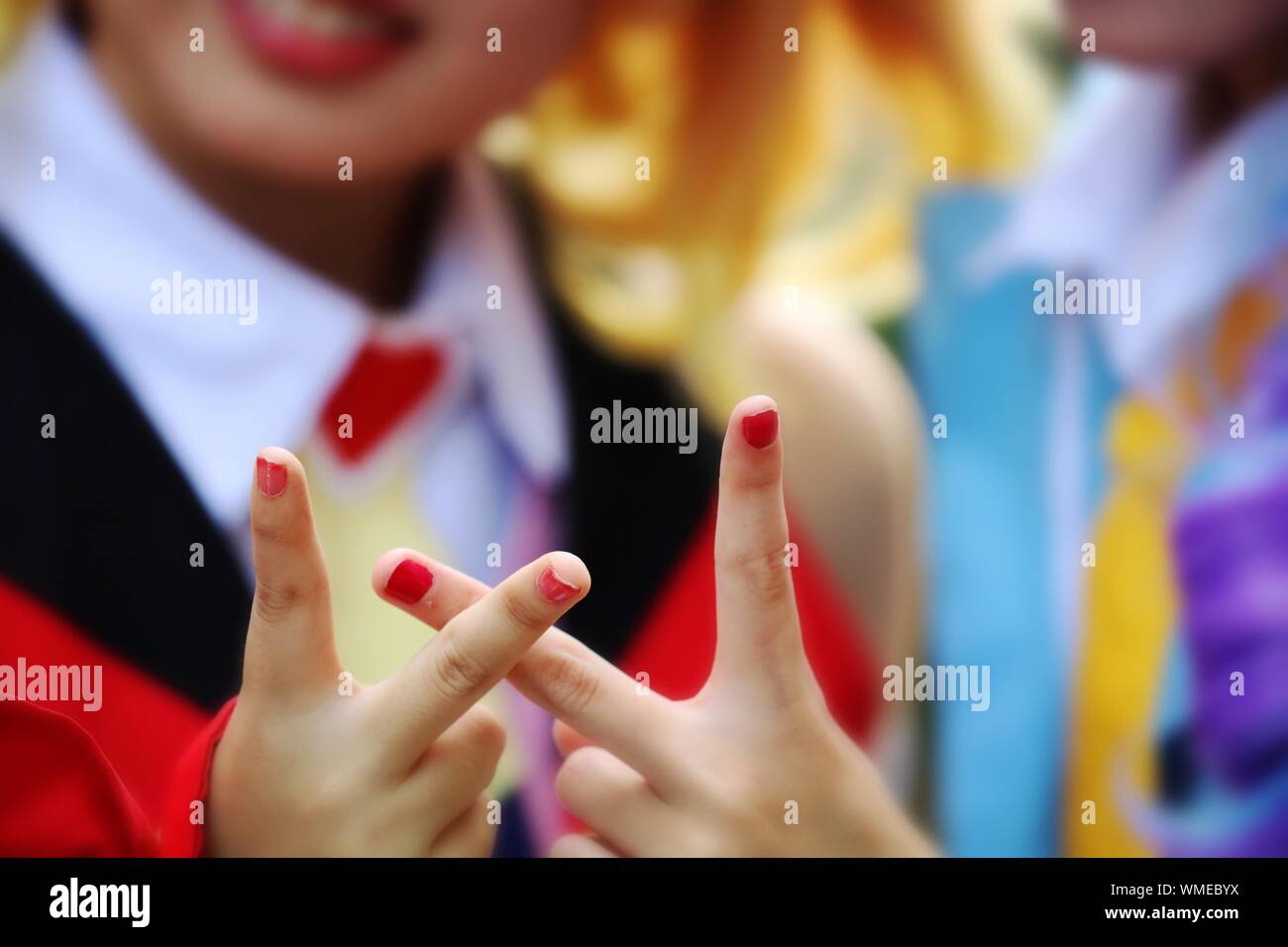 Victory sign woman hi-res stock photography and images - Alamy
