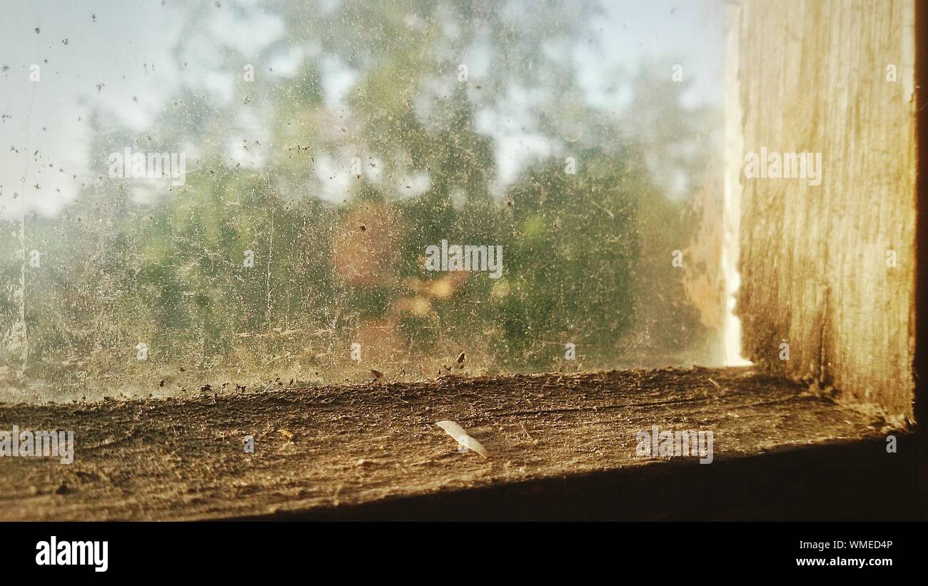 Dirty window hi-res stock photography and images - Alamy