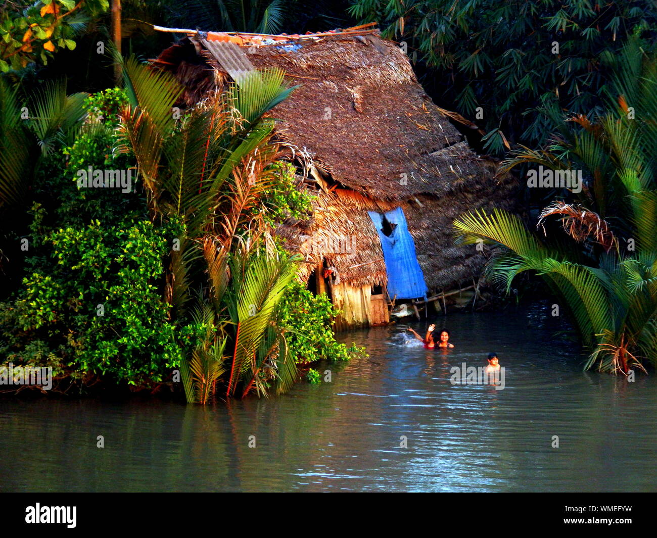 River hut hi-res stock photography and images - Alamy