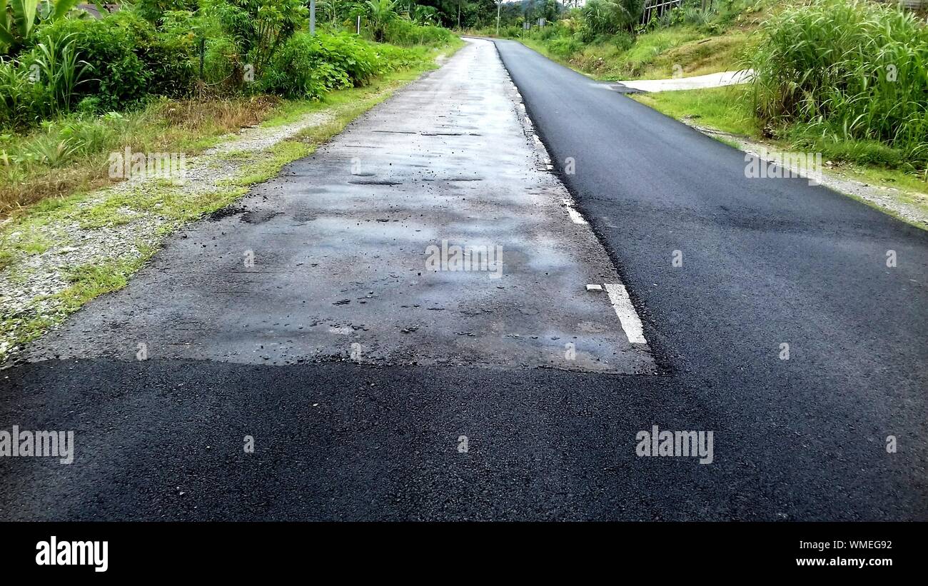 Road and grass hi-res stock photography and images - Alamy