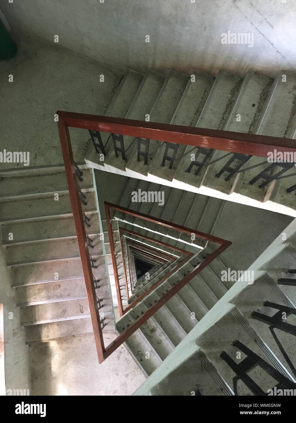 Triangle point building hi-res stock photography and images - Alamy