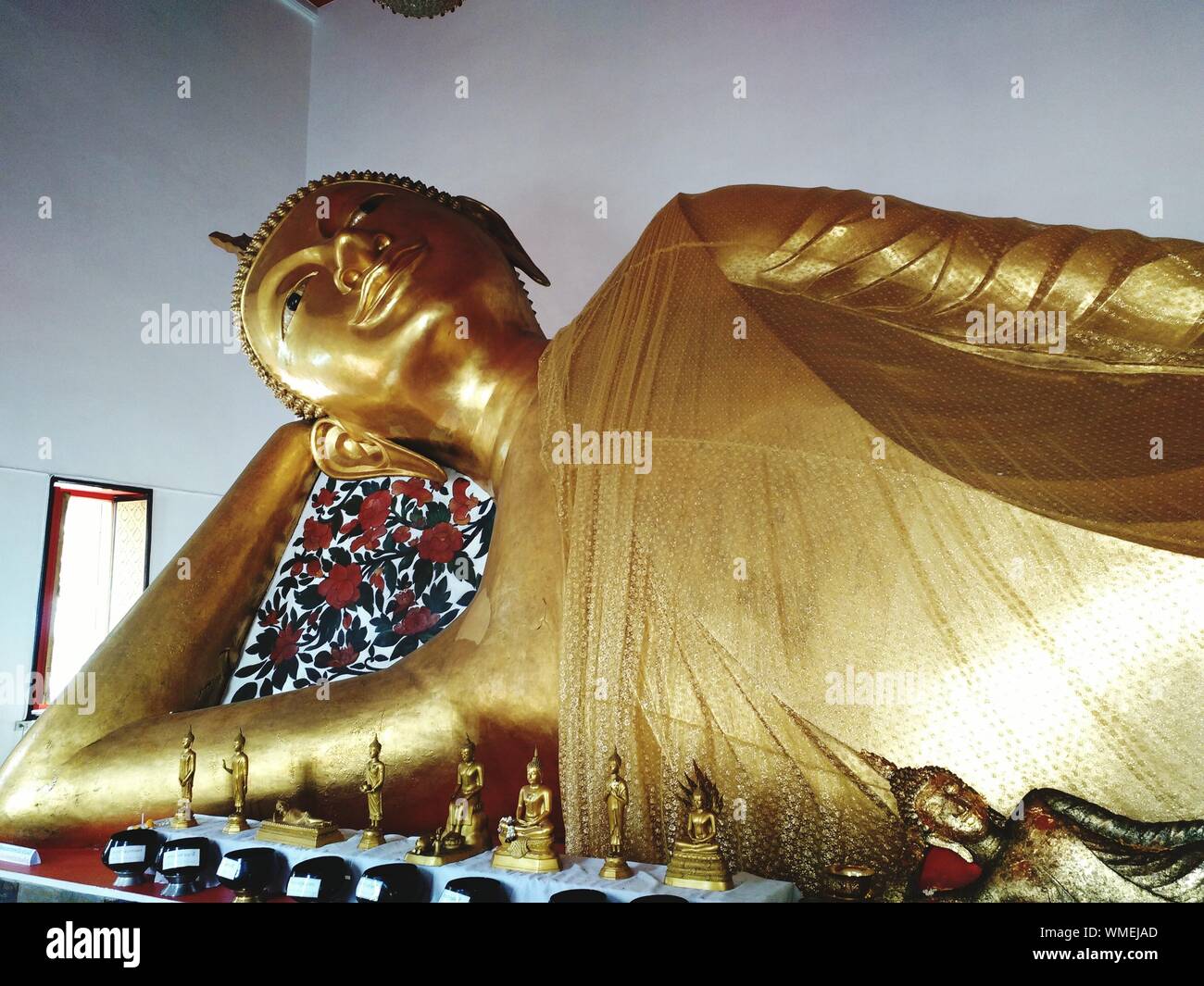 Sleeping Buddha Statue High Resolution Stock Photography and Images - Alamy