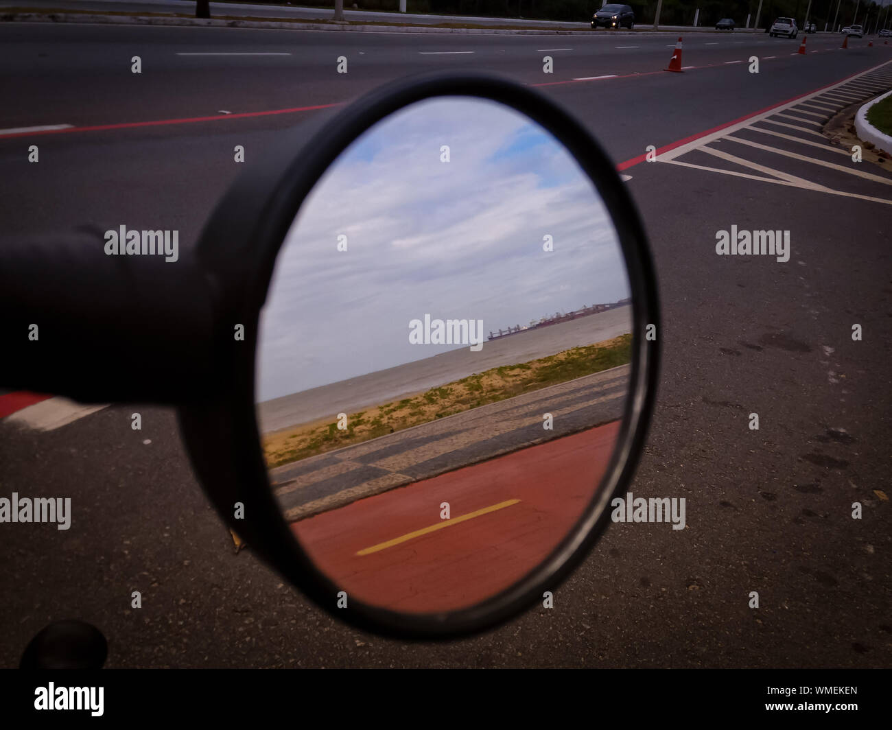 Round road mirror hi-res stock photography and images - Alamy