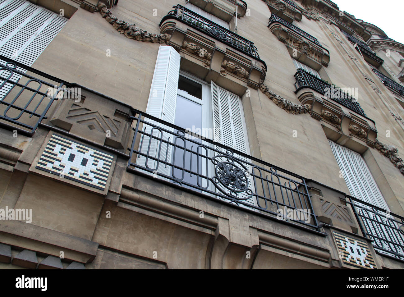 flat building in paris (france Stock Photo - Alamy