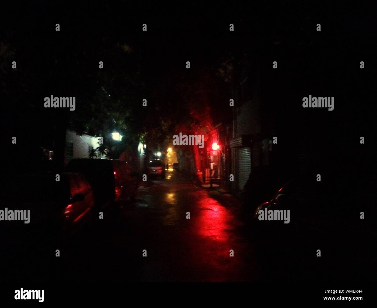 Dark street lights hi-res stock photography and images - Alamy