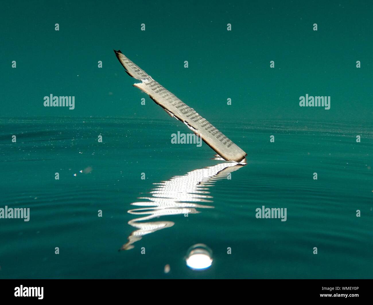Paper and water hi-res stock photography and images - Alamy