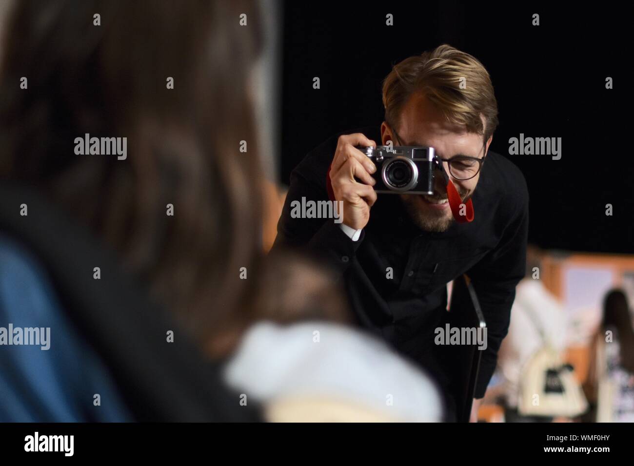 Man photographing woman hi-res stock photography and images - Alamy