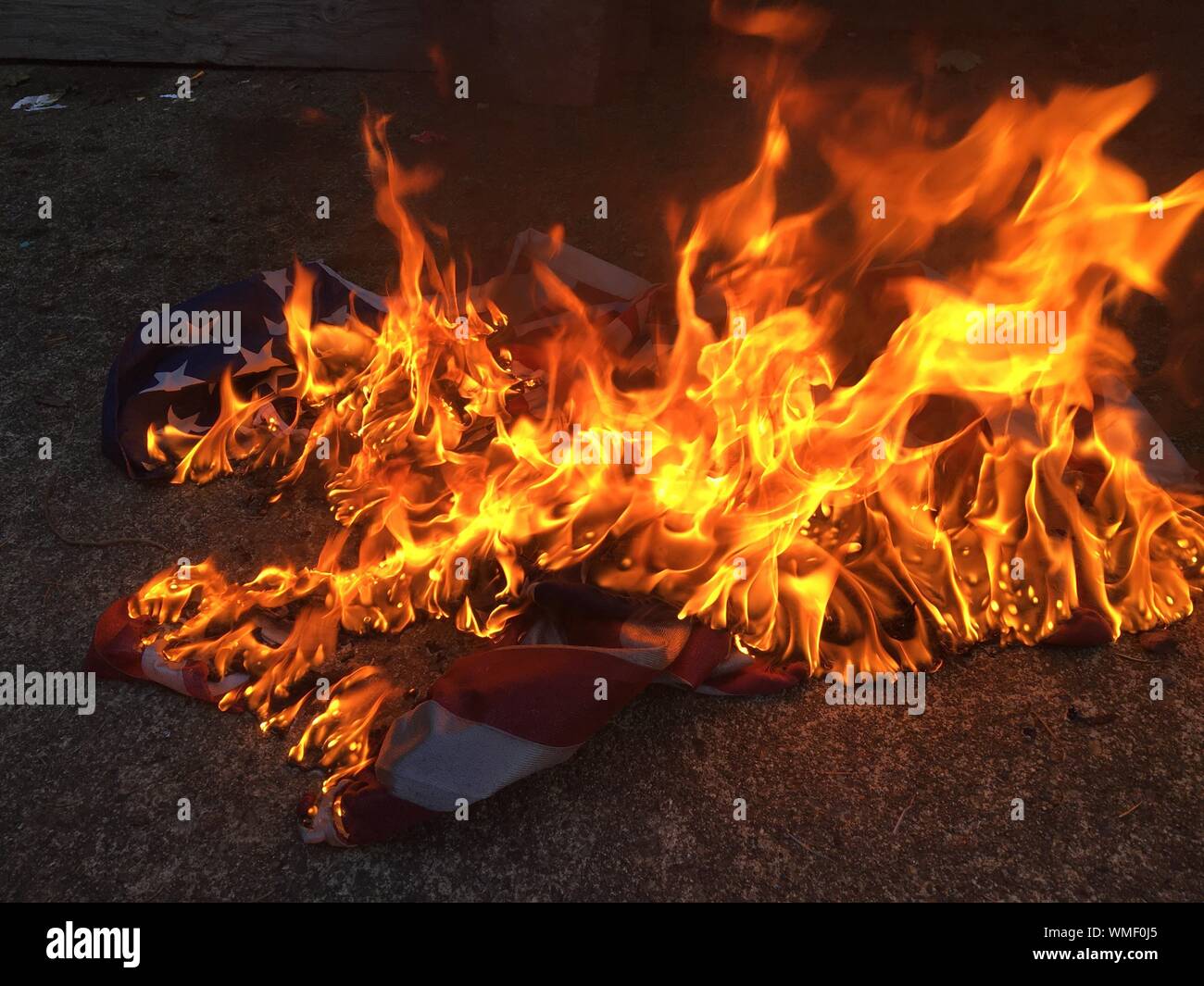 Burning flag stars stripes hi-res stock photography and images - Alamy