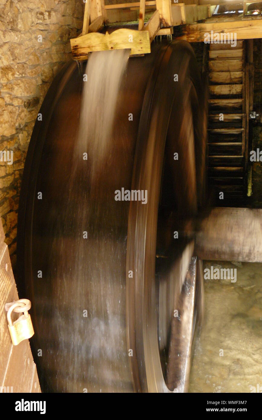 Wheel spinning hi-res stock photography and images - Alamy