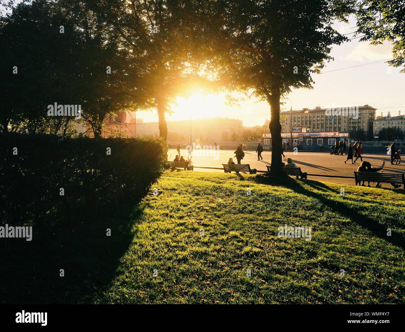 People relaxing in the sun hi-res stock photography and images - Alamy
